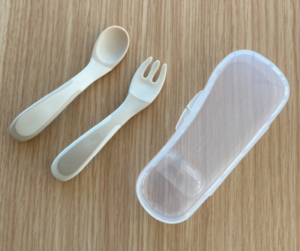 Introducing how to hold a spoon at each developmental stage! Tips for ...